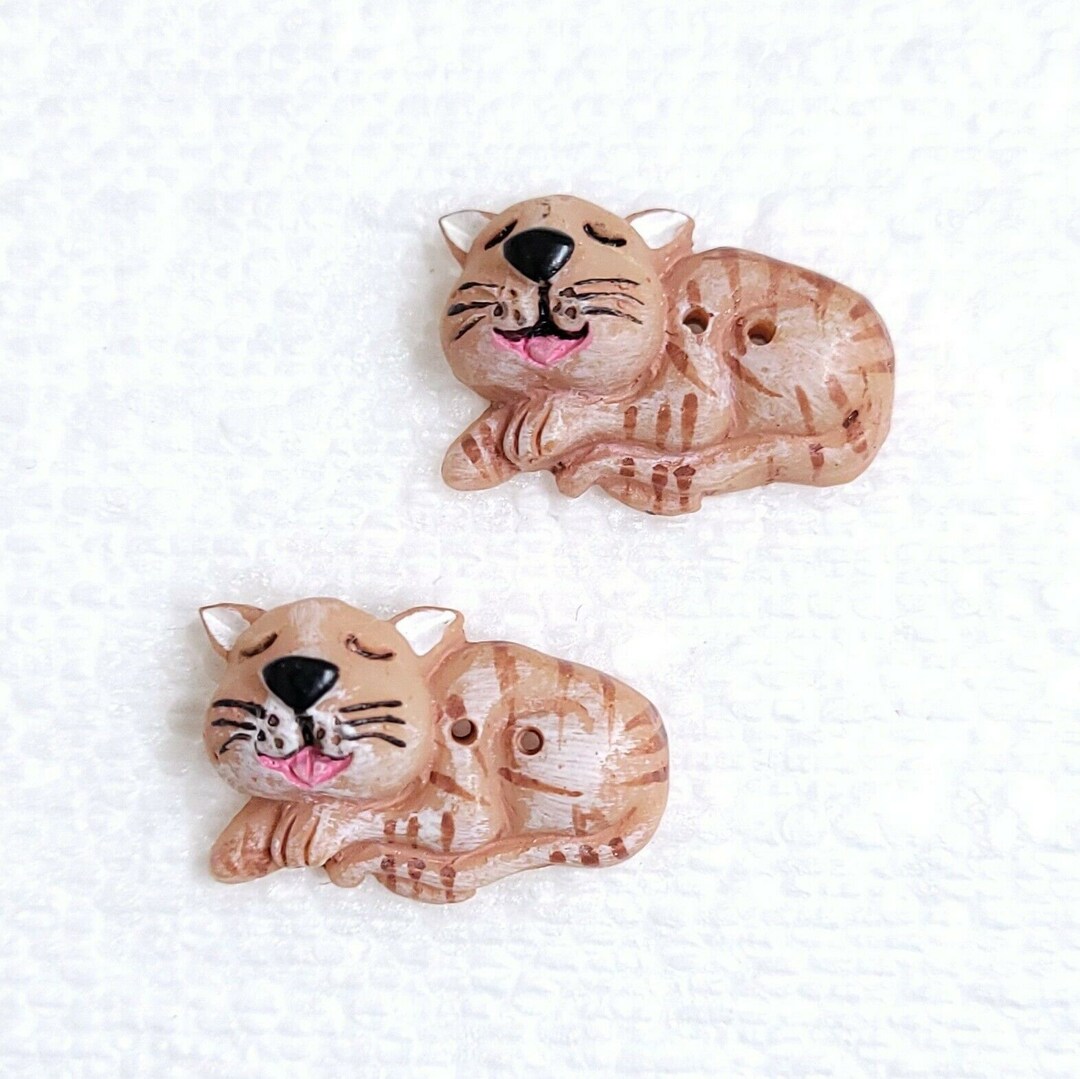 Sleepy Cat Buttons 22mm 2 Hole JHB International Realistic Nap Kitten ...