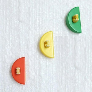 JHB Citrus Fruit Slice Button 20mm Plastic Shank Realistic Lemon Lime ...