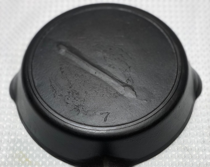 Antique Unique Recast Gate Mark GRISWOLD'S ERIE Ghost Mark #7 Skillet ...