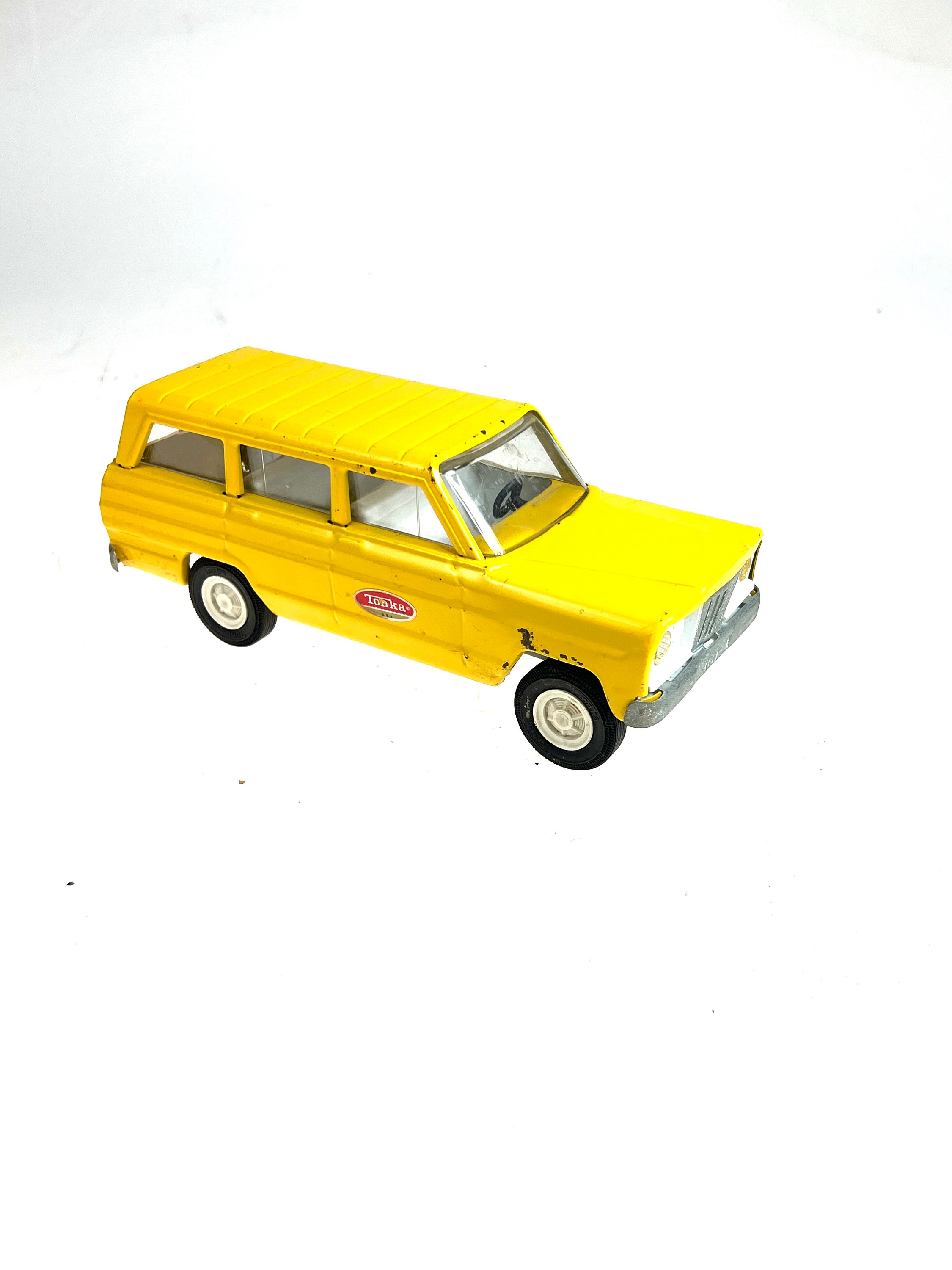NICE Vintage 1970's TONKA Pressed Steel Yellow Jeep Wagoneer NICE Vintage 1970's TONKA Pressed Steel Yellow Jeep Wagoneer