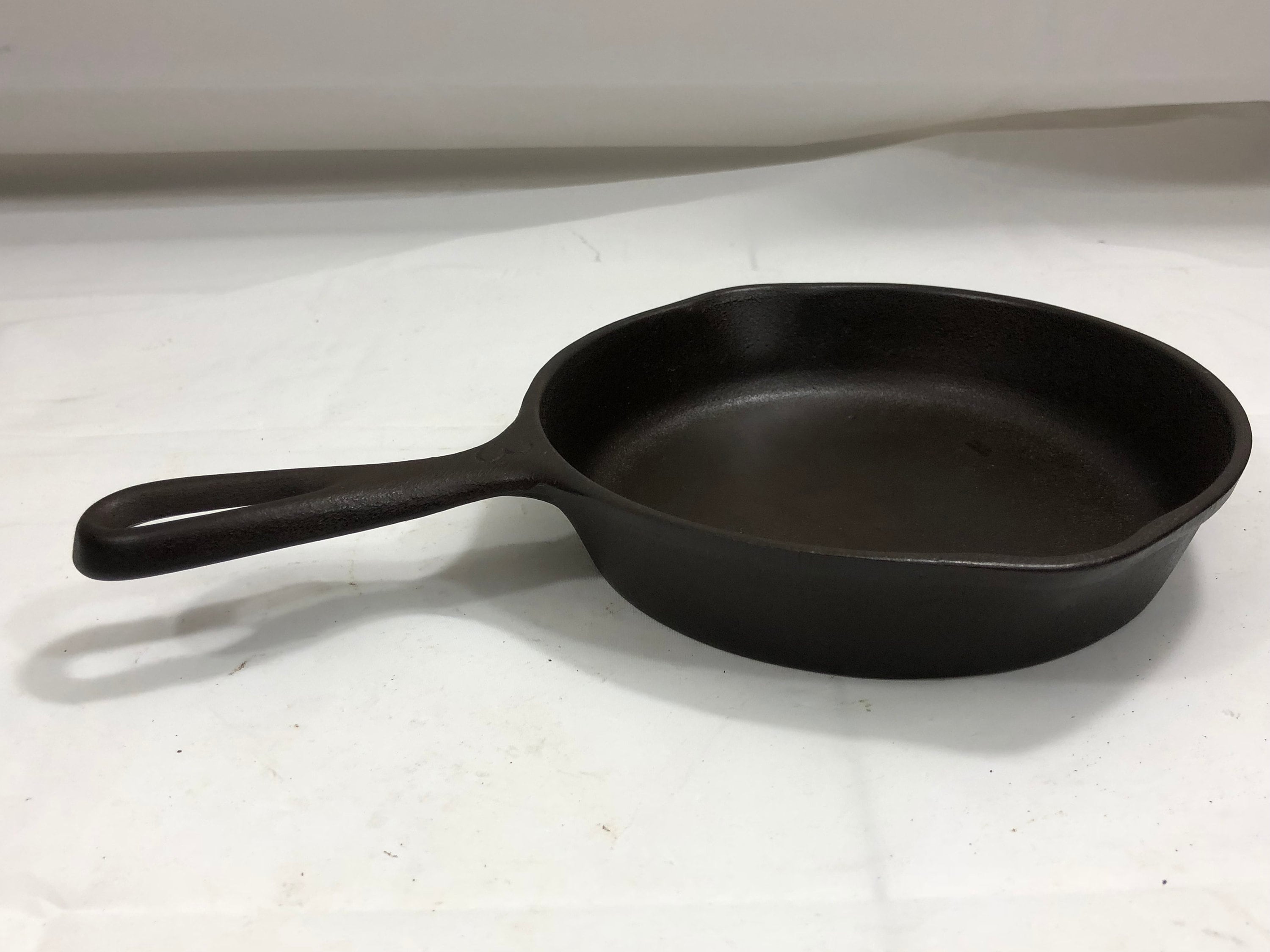 Vintage Unmarked Cast Iron Skillet No. 3 Heat Ring - Etsy