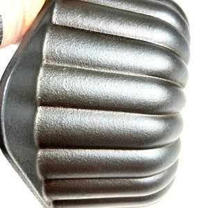 BEAUTIFUL LARGE Vintage German "the Pauper" Cast Iron Bundt Pan - Etsy