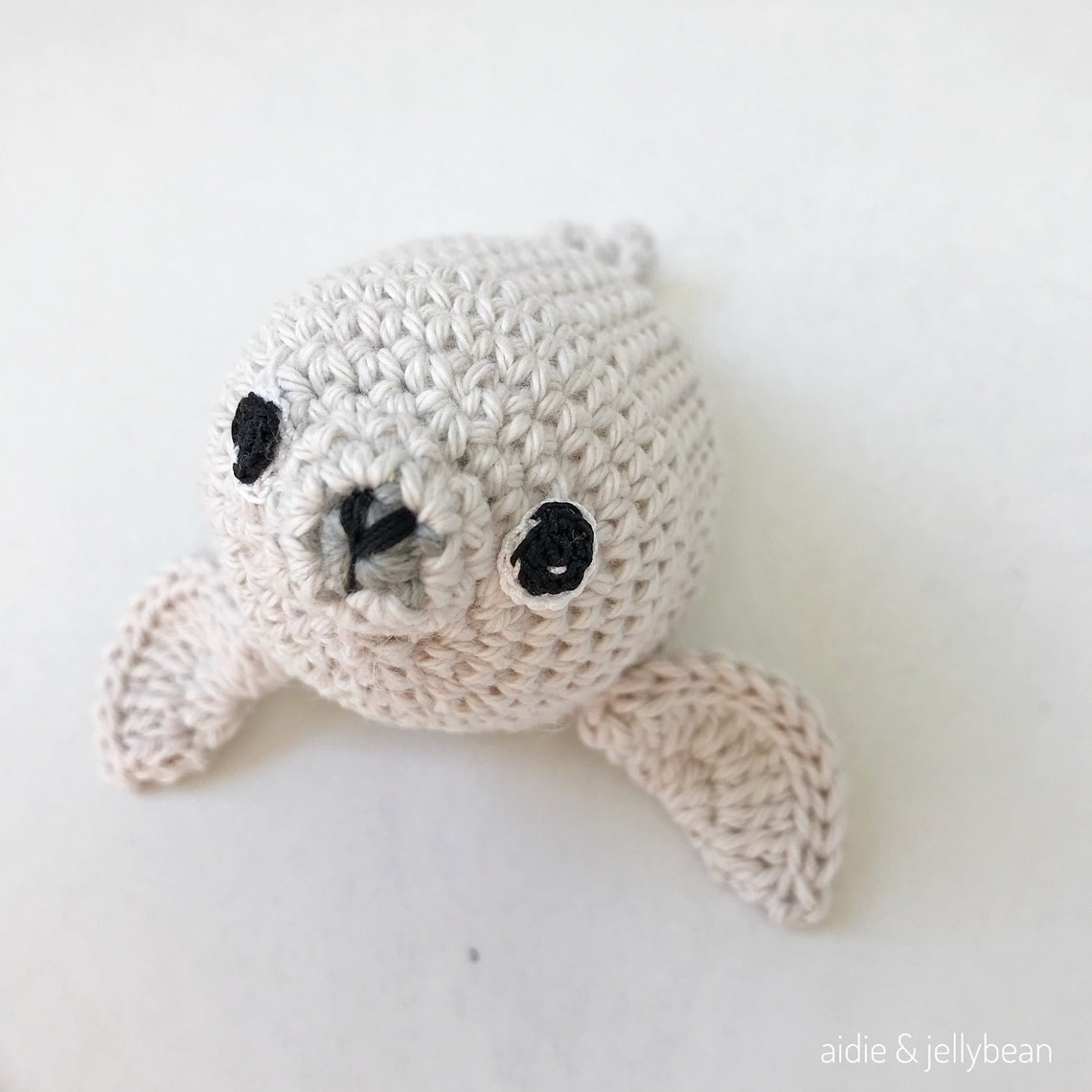 BABY ROBBE gehäkelt Amigurumi Siegel Robbe Baby Geschenk | Etsy