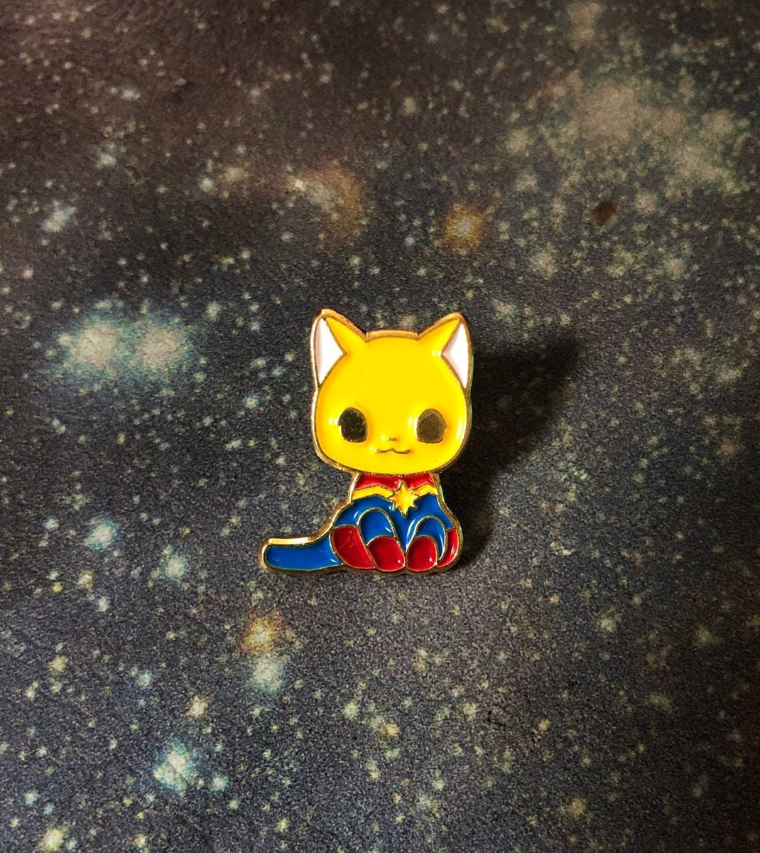 Capitán Marvel Gato esmalte - Etsy España