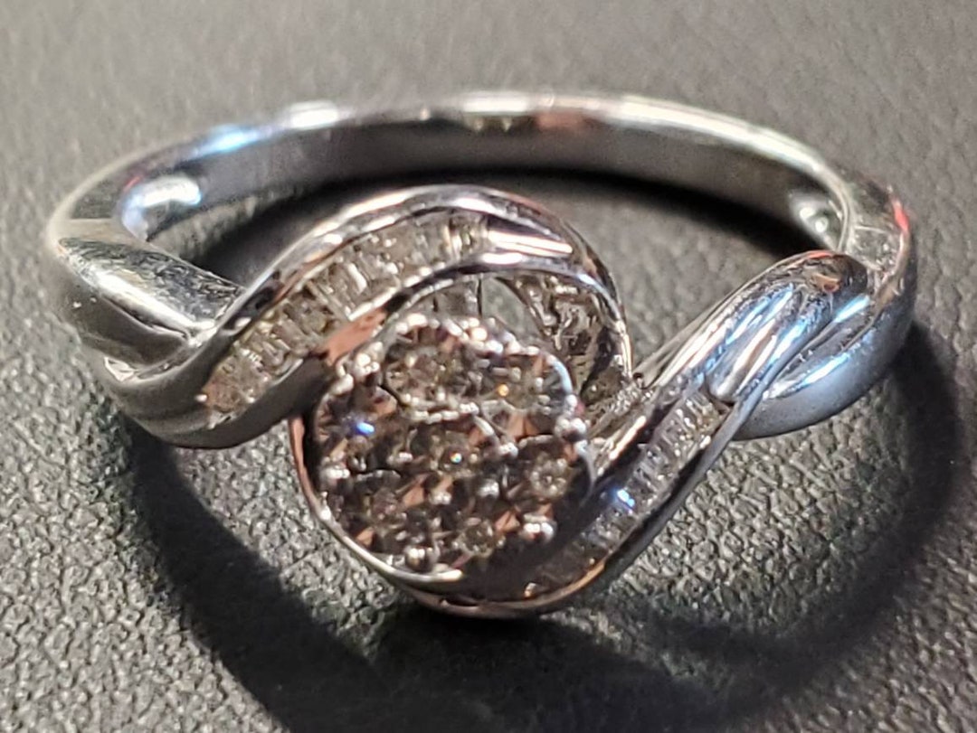 Round Diamond Cluster With Pavé .925 Sterling Silver JWBR Ring Size 8 ...