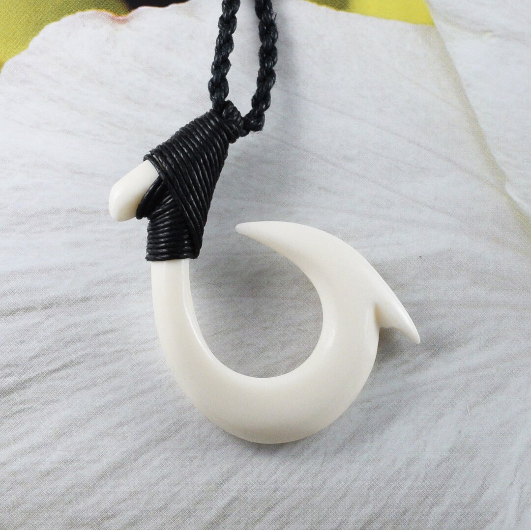Beautiful Hawaiian Fish Hook Necklace, Hand Carved Buffalo Bone Fish ...