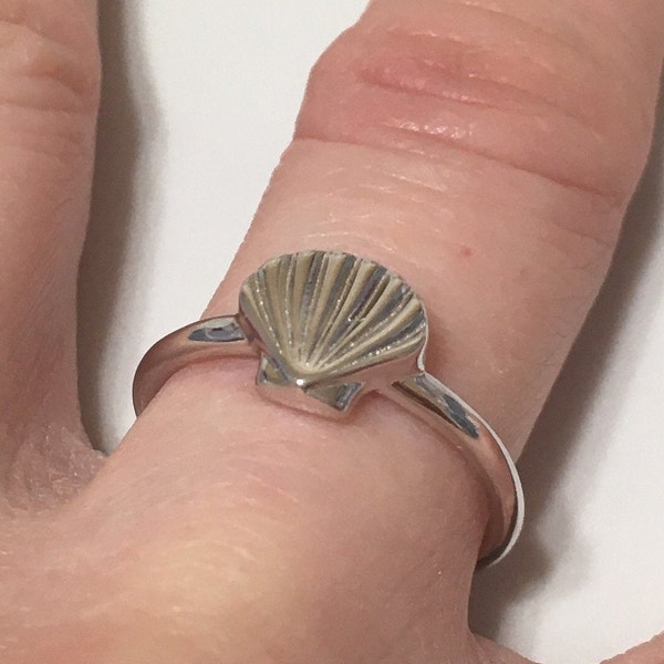 Silver Seashell Ring - Etsy