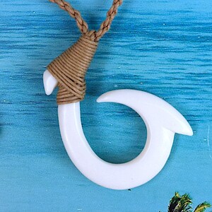 Pretty Hawaiian Large Fish Hook Necklace, Hand Carved Buffalo Bone 3D ...