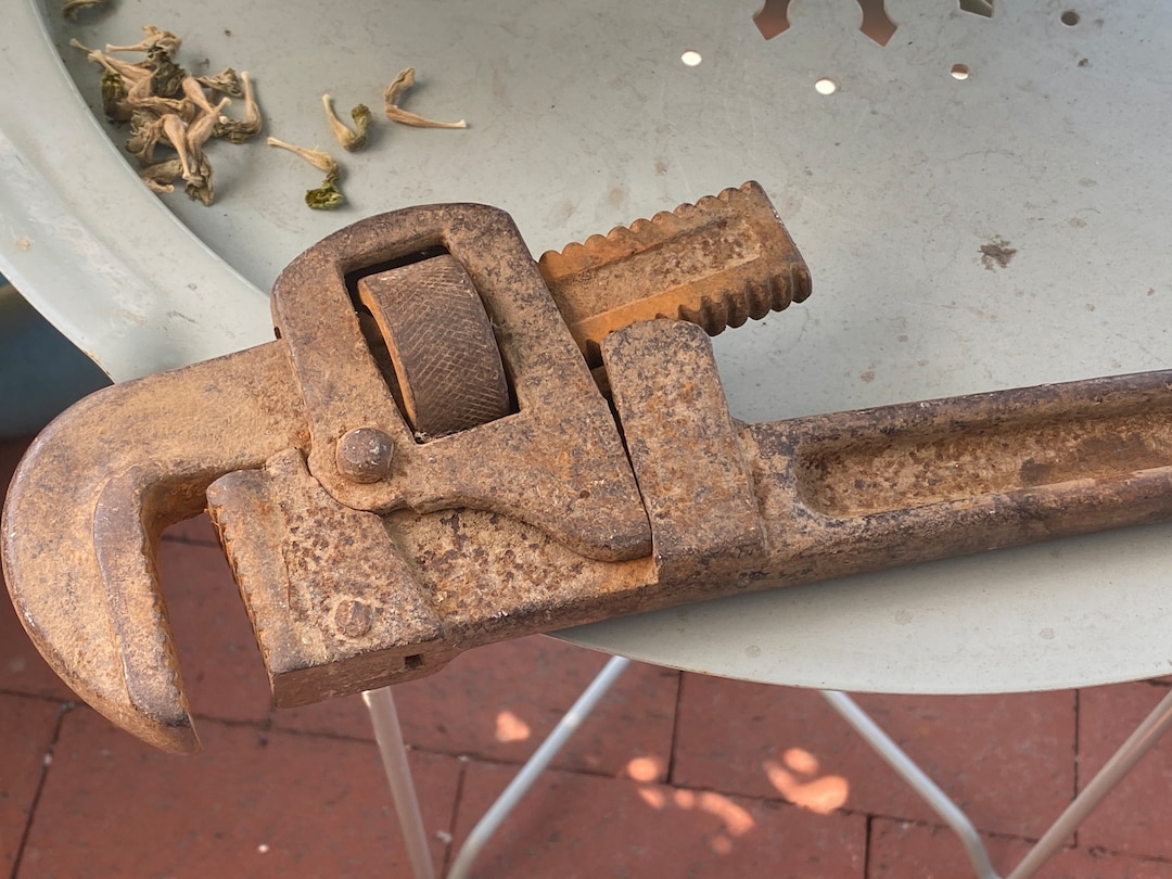 No 18 Antique Pipe Wrench Huge Rusty Antique Hand Tools - Etsy