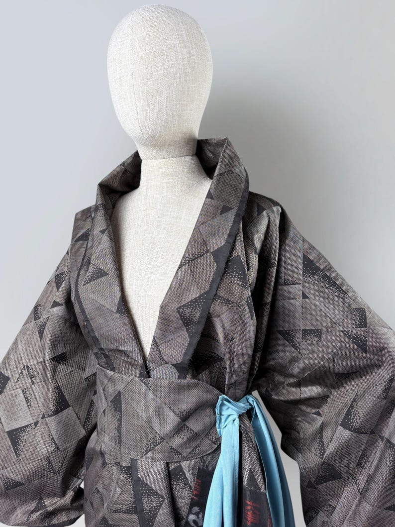Grey Silk Jacket & Obi Belt. Vintage Handwoven Geometric Oshima Tsumugi ...