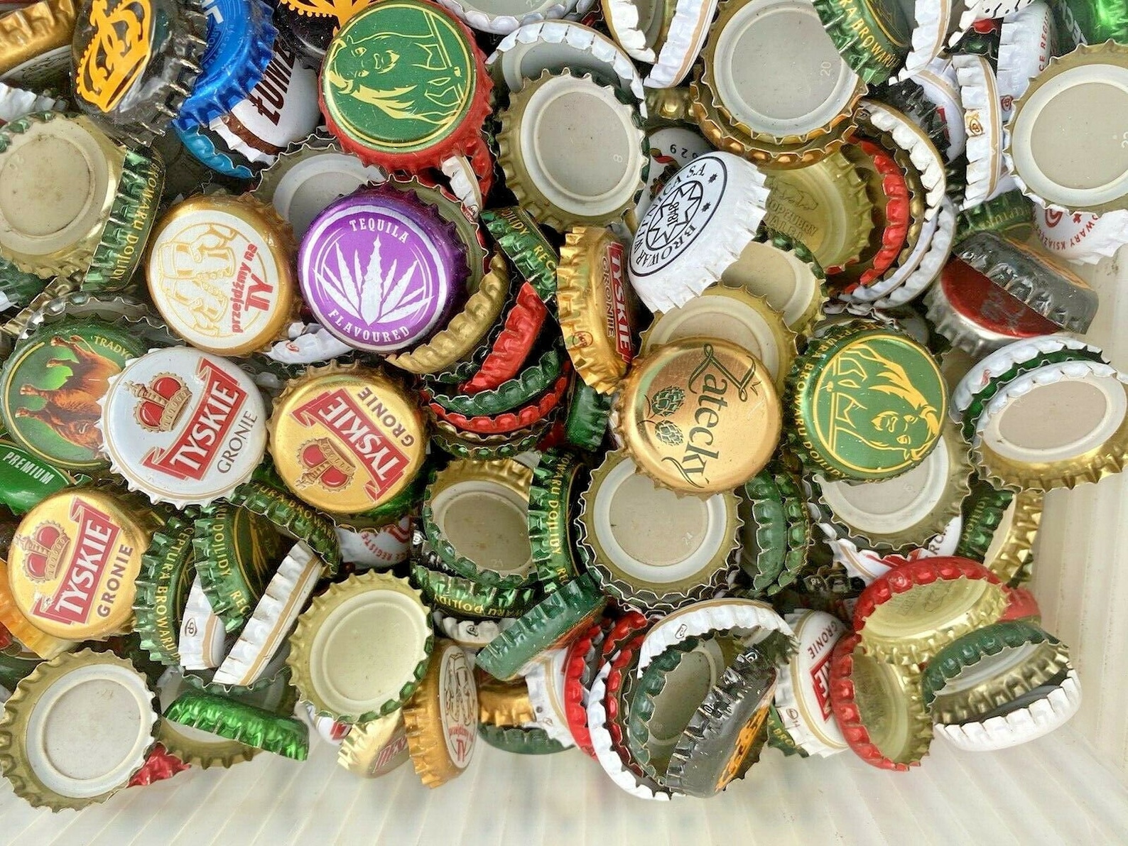 100 ((eastern European)) Beer Bottle Caps [[assorted]] NO DENTS Beer ...