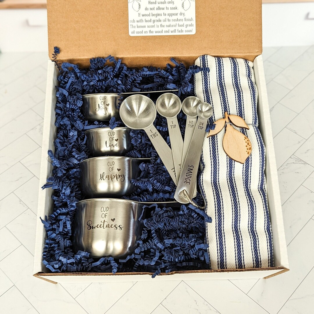 Engraved Measuring Cups & Spoons Set: Christmas Gift, Baking Gift ...