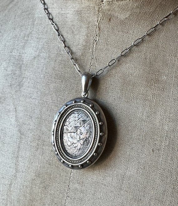 Antique English Sterling Locket Engraving, Floral - Gem