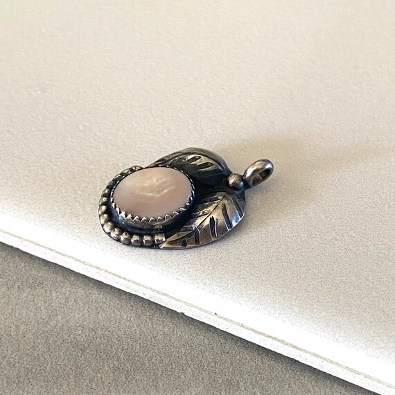 Vintage NAVAJO Sterling Silver Pink MOP Pendant, Sawt… - Gem