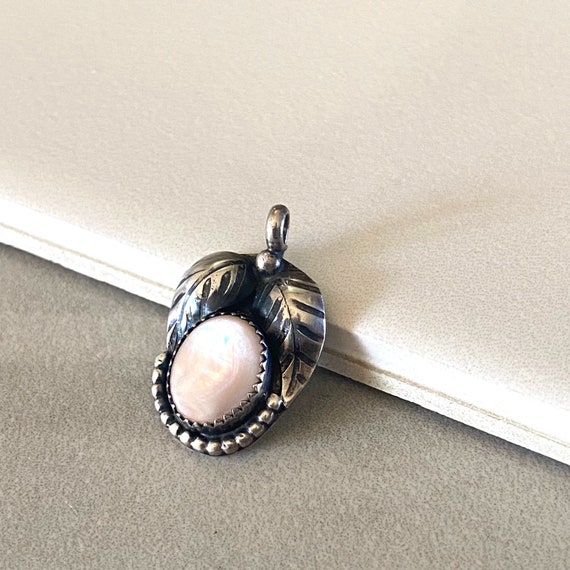 Vintage NAVAJO Sterling Silver Pink MOP Pendant, Sawt… - Gem