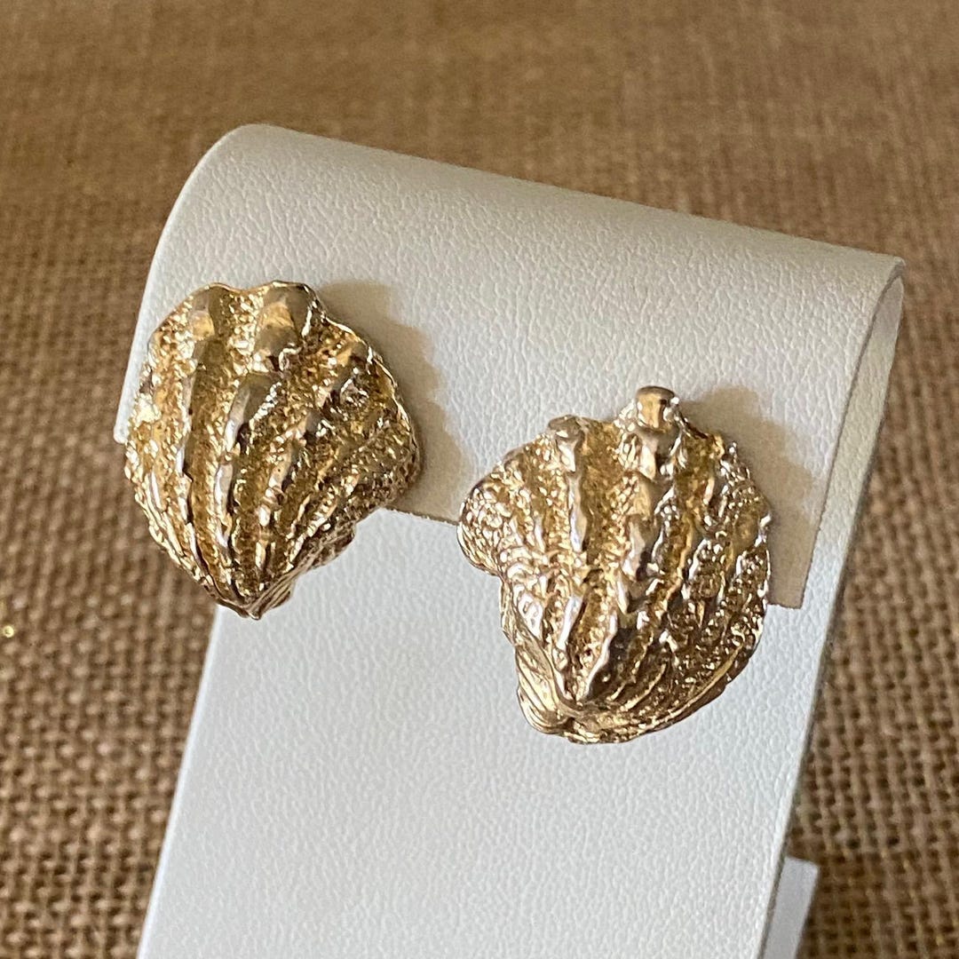 Vintage Accessocraft NYC Sea Shell Clip Earrings, Chunky Gold Tone ...