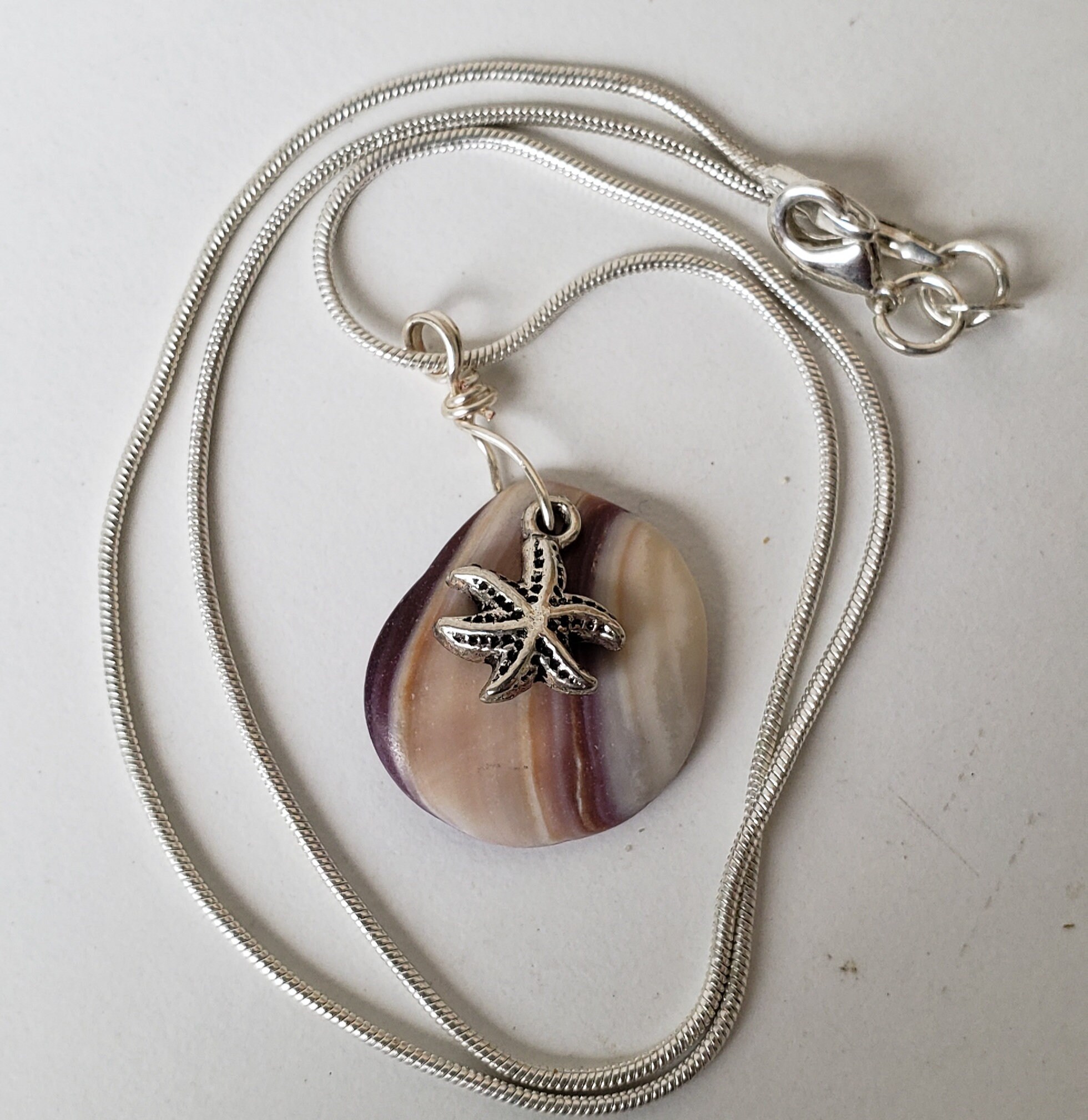 Dainty Wampum Shell Pendant with a Pewter Starfish Charm Hung - Etsy.de