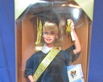 Barbie Graduate Svg - Etsy