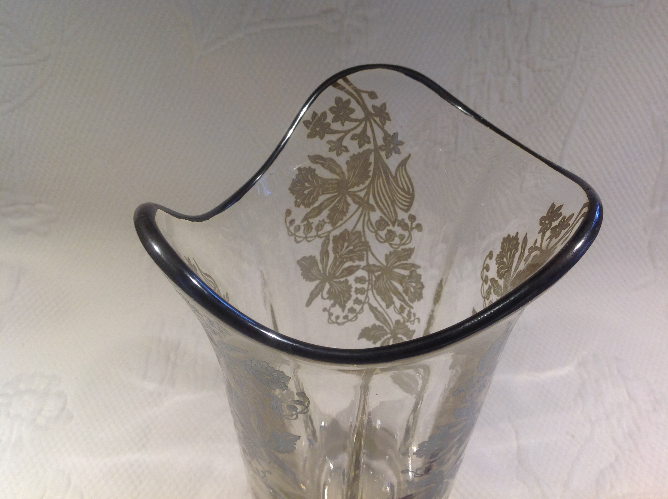 Silver City Glass Company Daffodil & Lily Pattern Vase - Etsy Canada