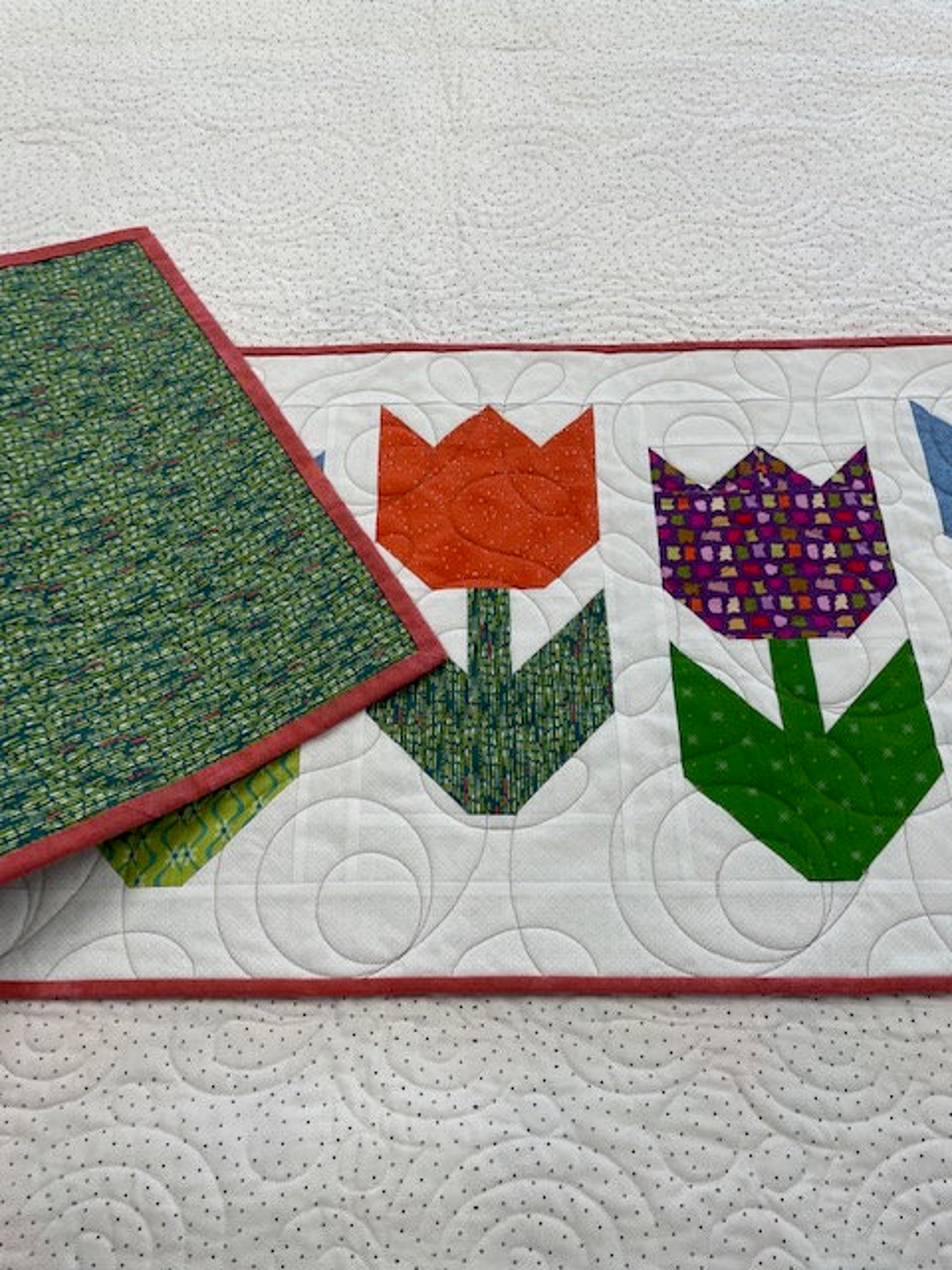 Spring Tulip Table Runner - Etsy