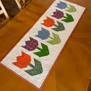 Spring Tulip Table Runner - Etsy