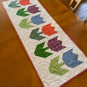 Spring Tulip Table Runner - Etsy