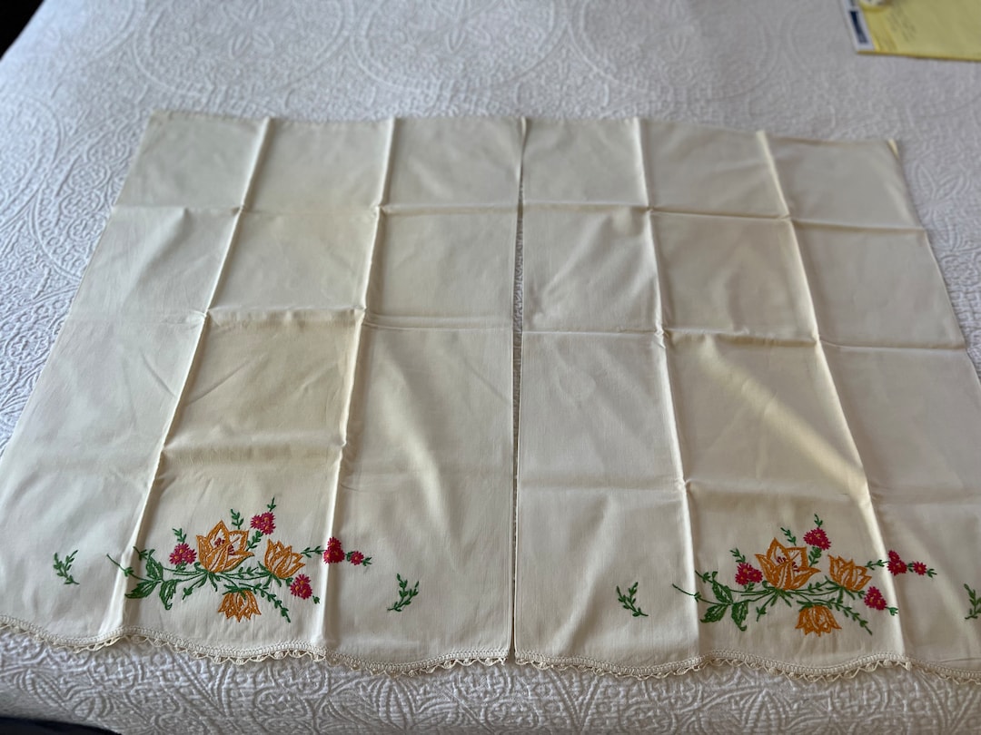 2 Vintage Embroidered Pillowcases. - Etsy