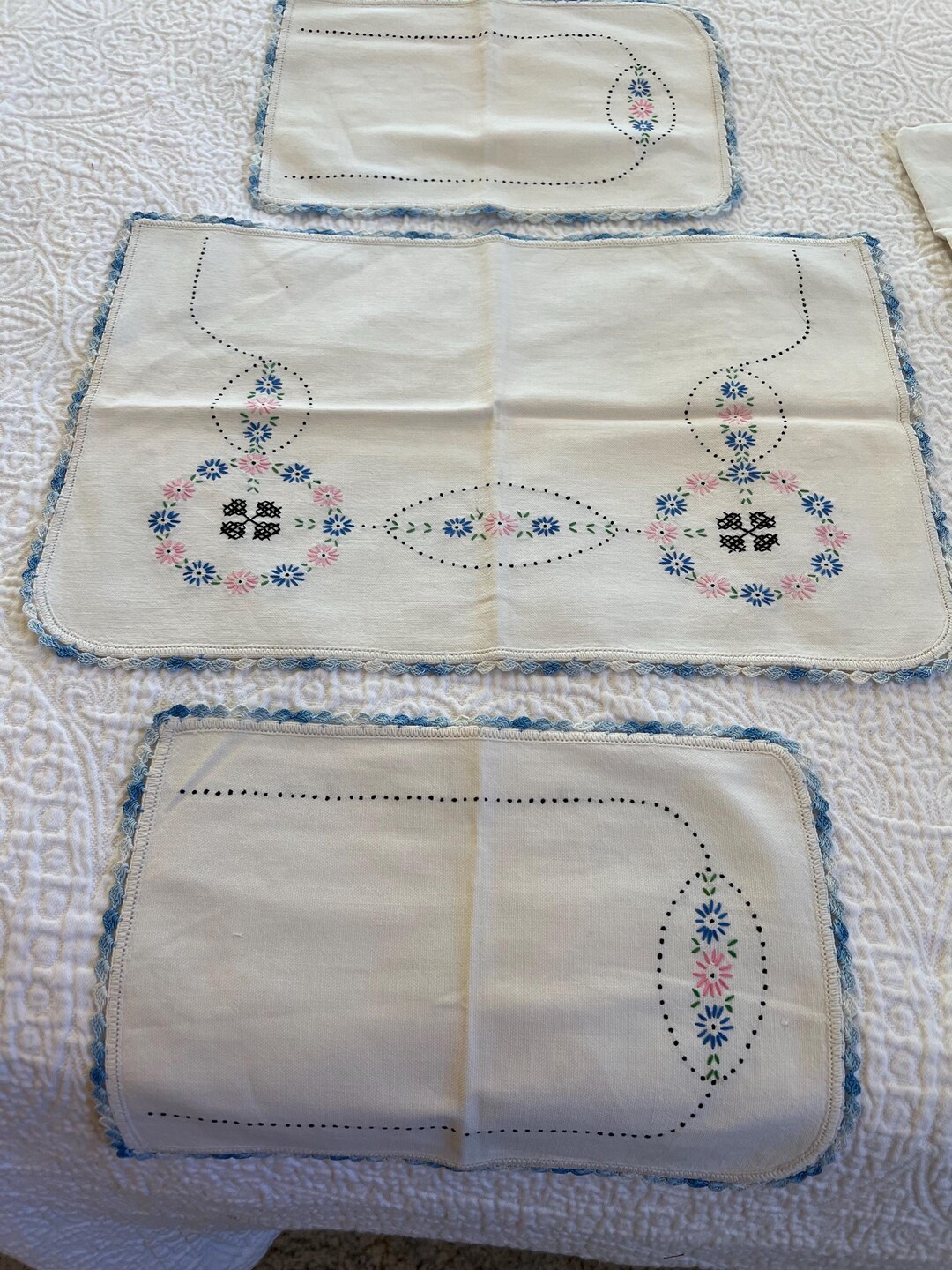 Vintage Arm Chair Doilies/scarves. One Big One for Head and Two for ...