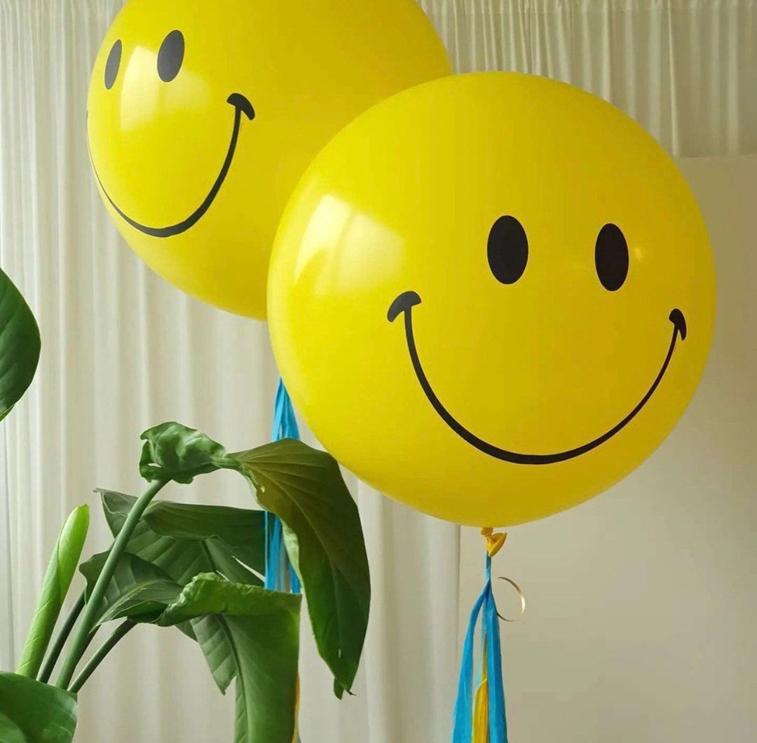 Giant 36 Inch Smiley Face Balloon! Birthday Backdrop/ Birthday Party ...