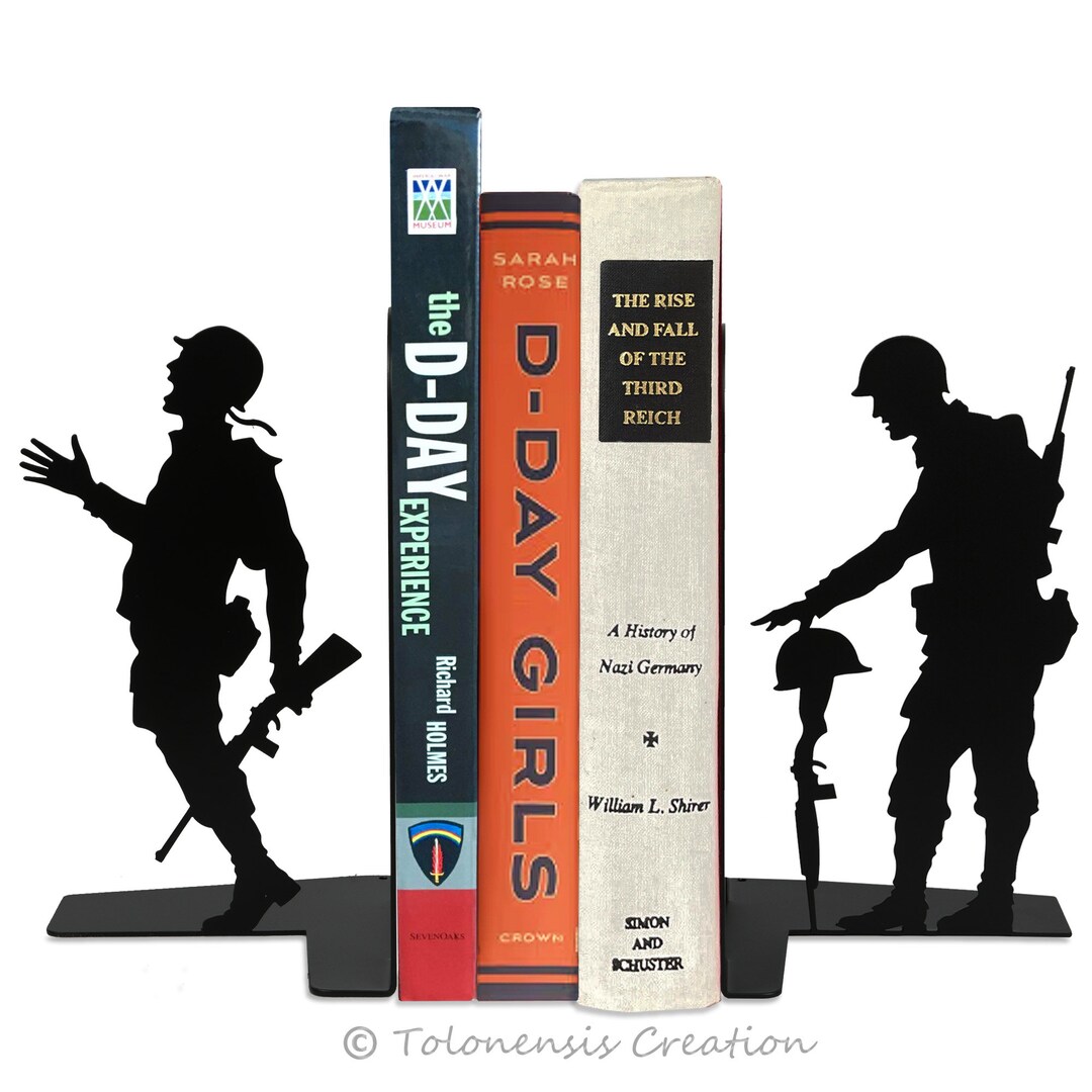 Bookends Normandy D-day Landings,american Ww2 Soldiers,paying Respects ...