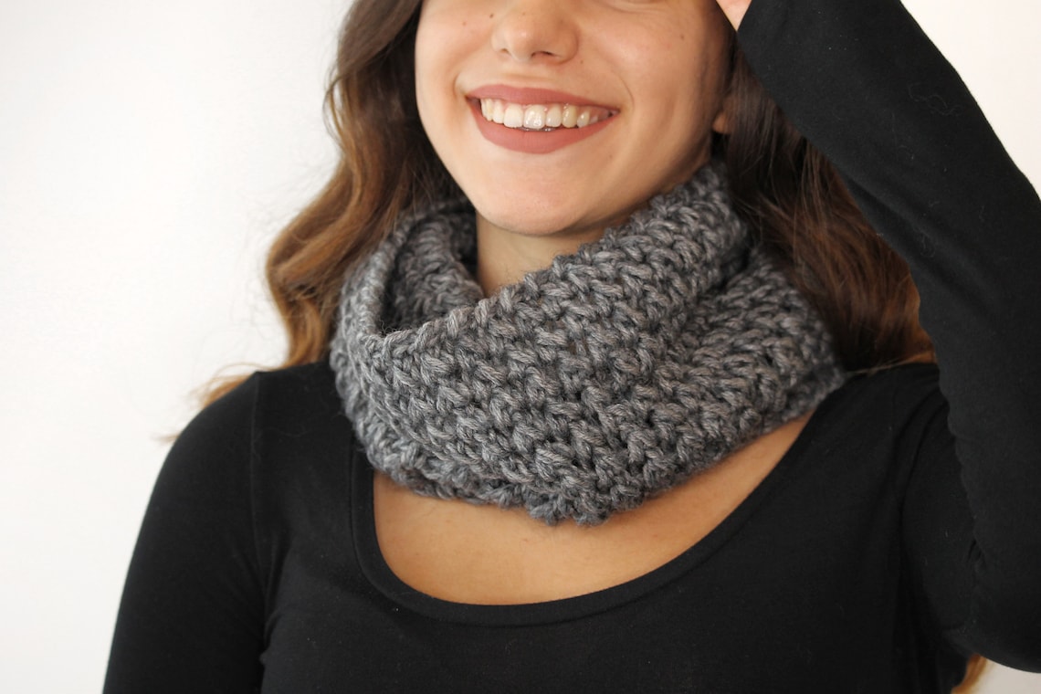 Scaldacollo donna a tubo grigio fatto a mano a uncinetto - Etsy Italia