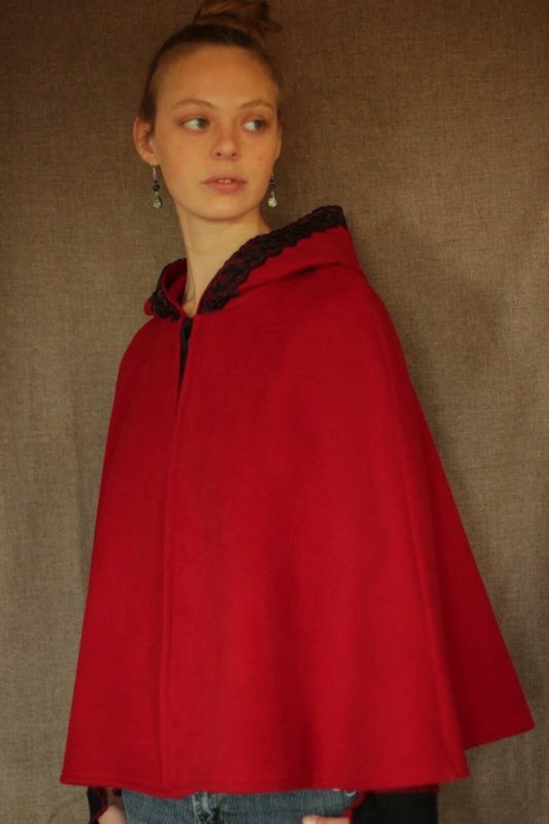 Short Red Cape With Black Lace Around the Hood.style Medieval ...