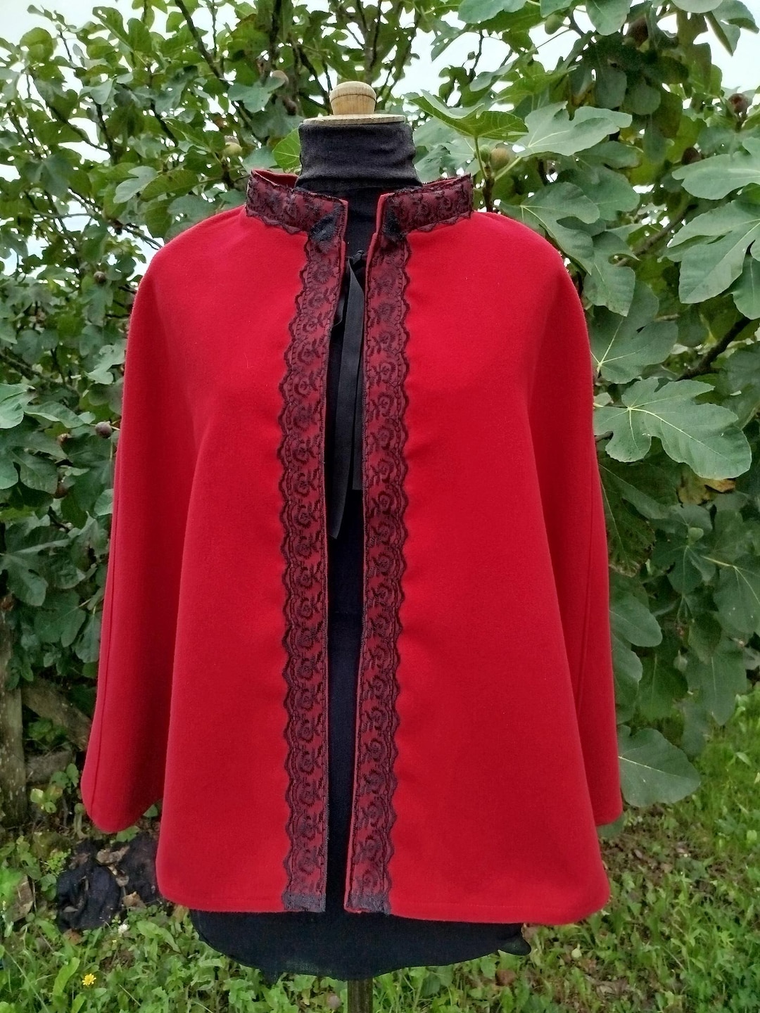 Short Red Cape With Black Lace ,col Mao.style Medieval, Steampunk ...