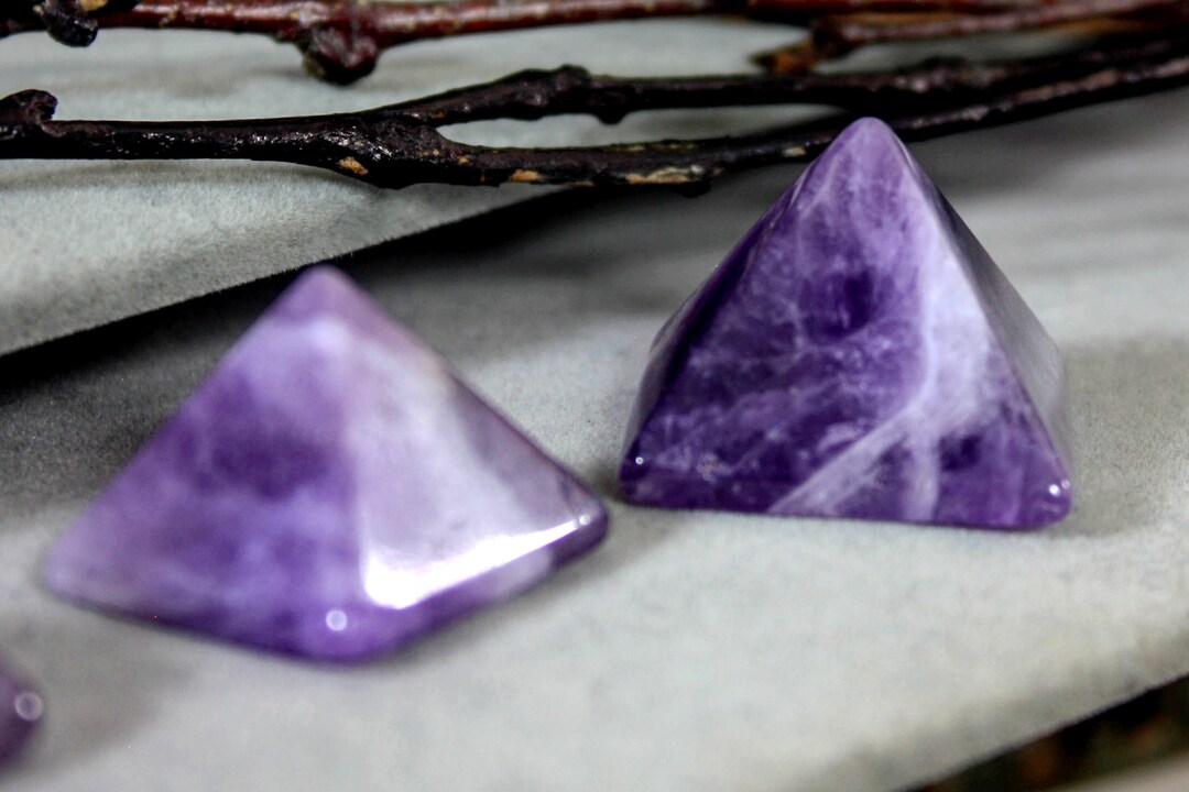 Amethyst Pyramid Meditation Healing Gemstone Chakra Display Collectible ...