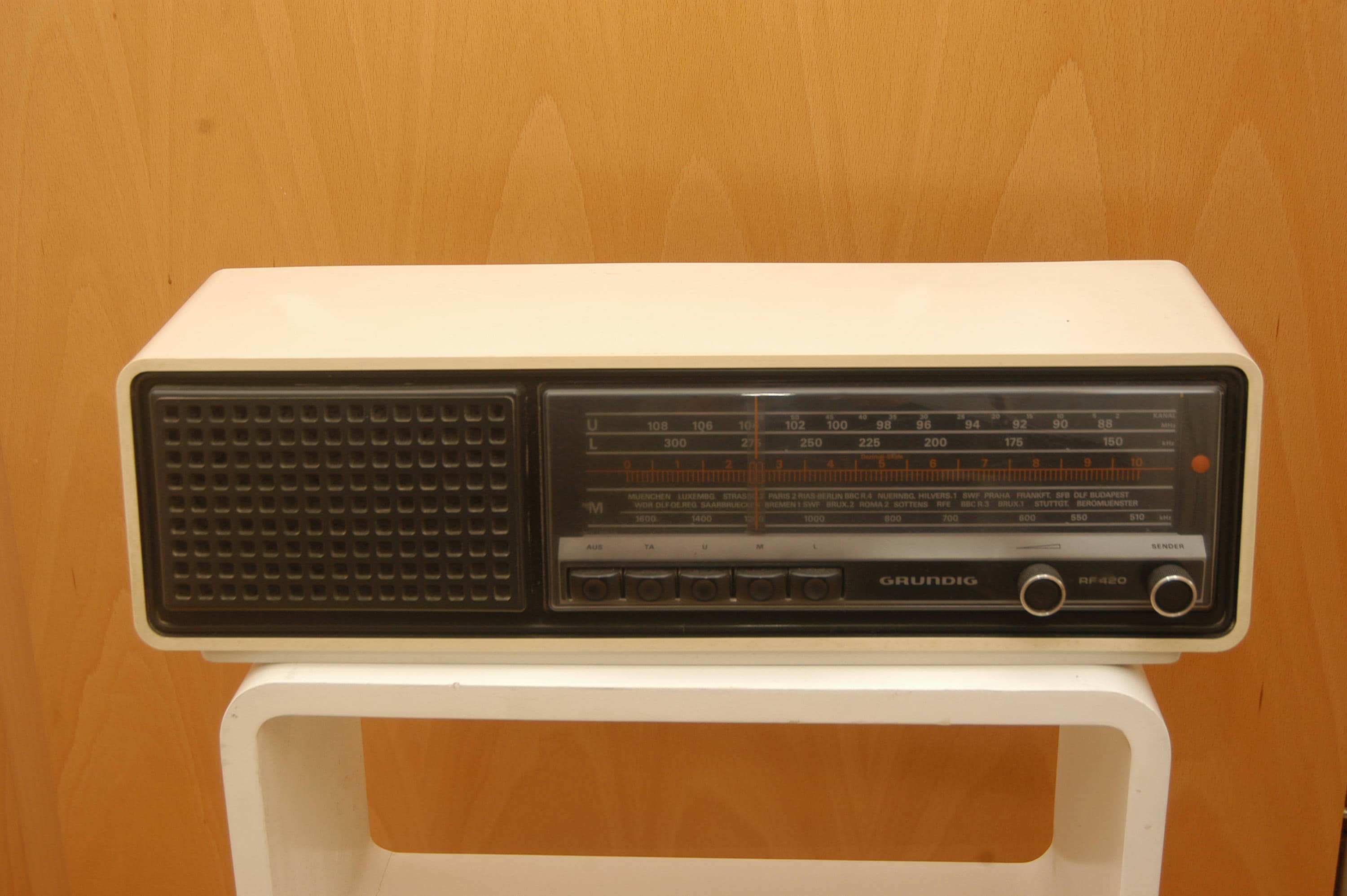 Vintage Midcentury Grundig Radio RF 420 in White FM Midwave Long Wave ...