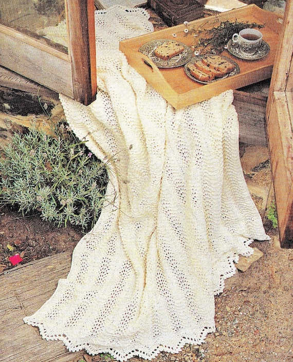 Pretty Feather and Fan Rug With Crochet Edges Vintage - Etsy