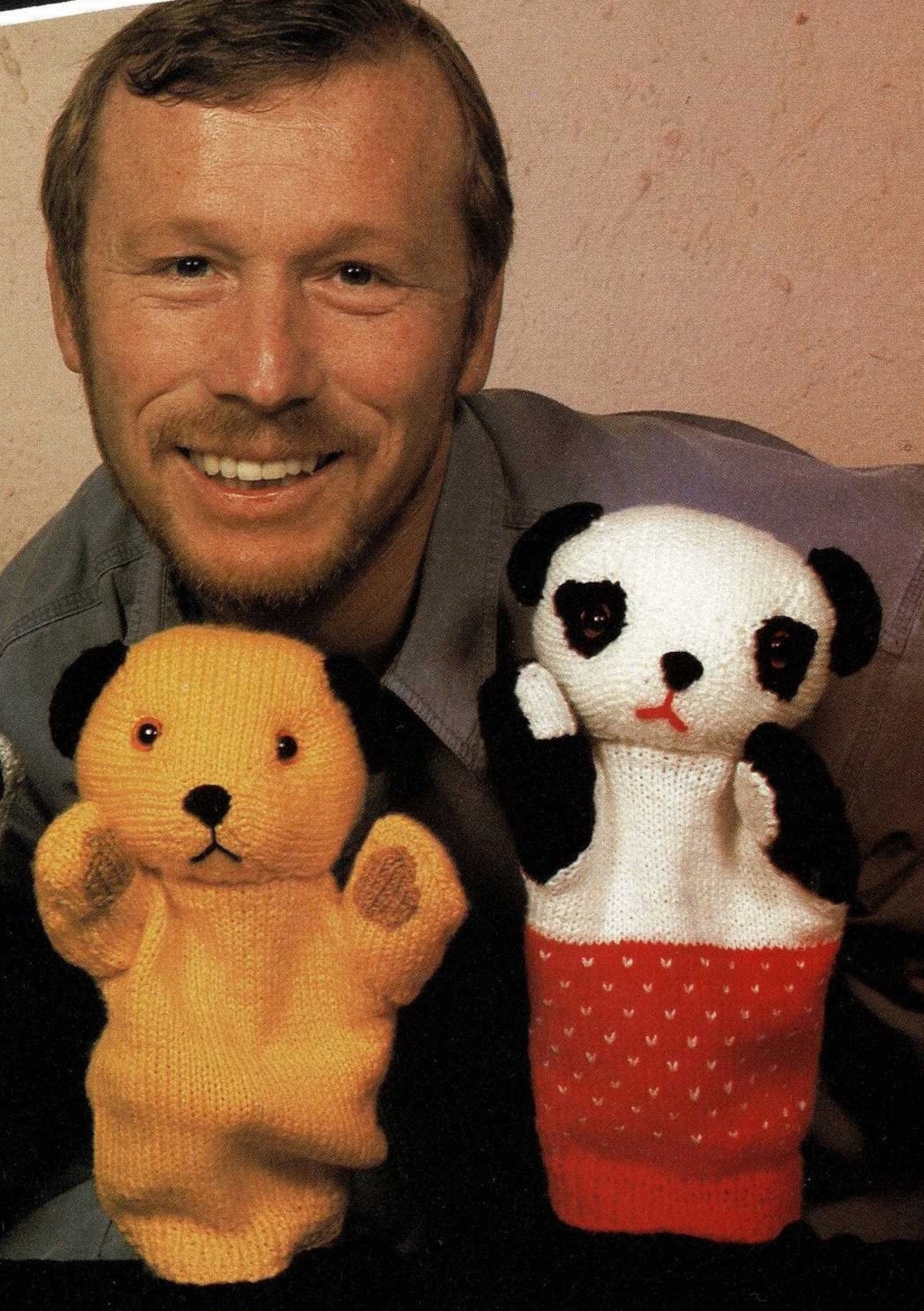 Cute Sooty Sweep and Soo Knitted Hand Puppets Vintage | Etsy