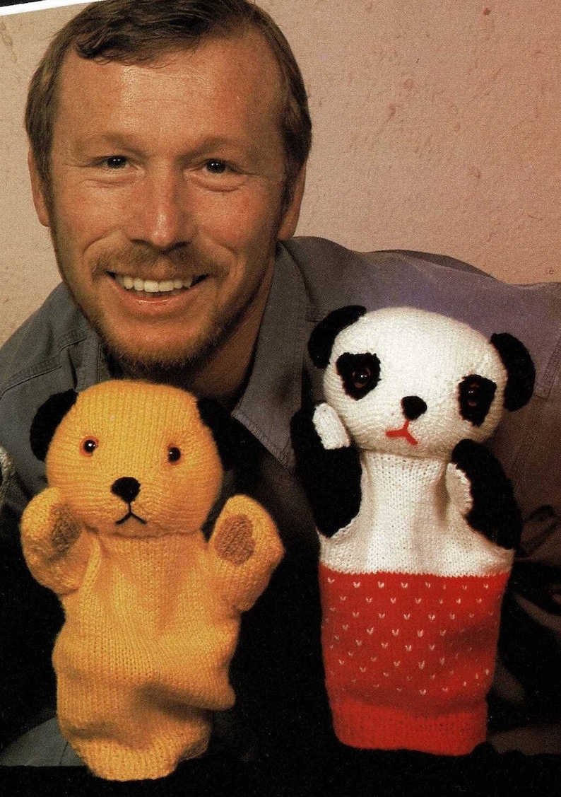 Cute Sooty Sweep and Soo Knitted Hand Puppets Vintage | Etsy