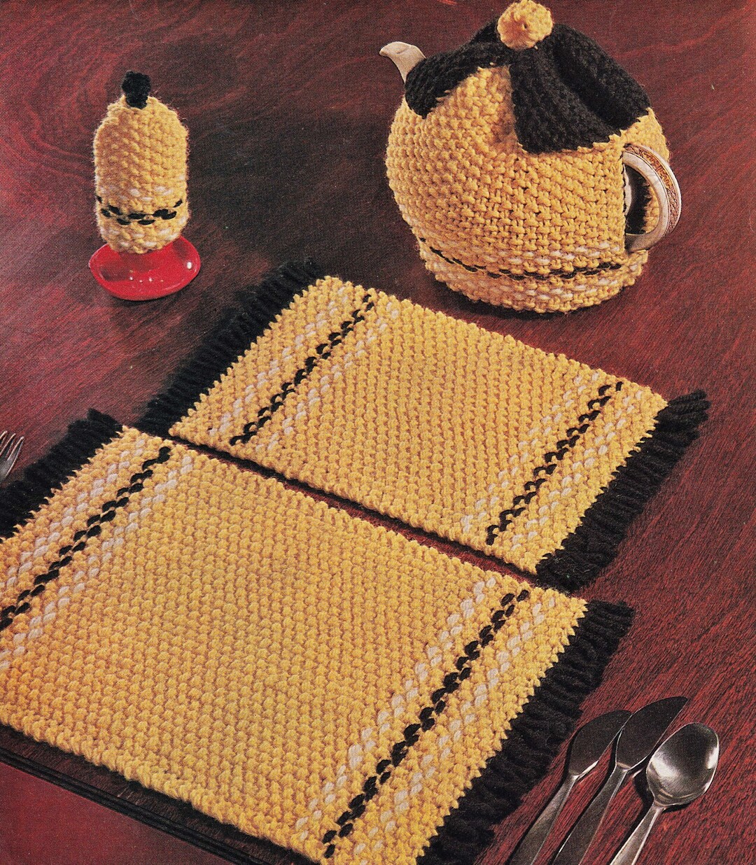 Great "easy Knit" Tea Cosy With Matching Egg Cosy and Place Mats ...