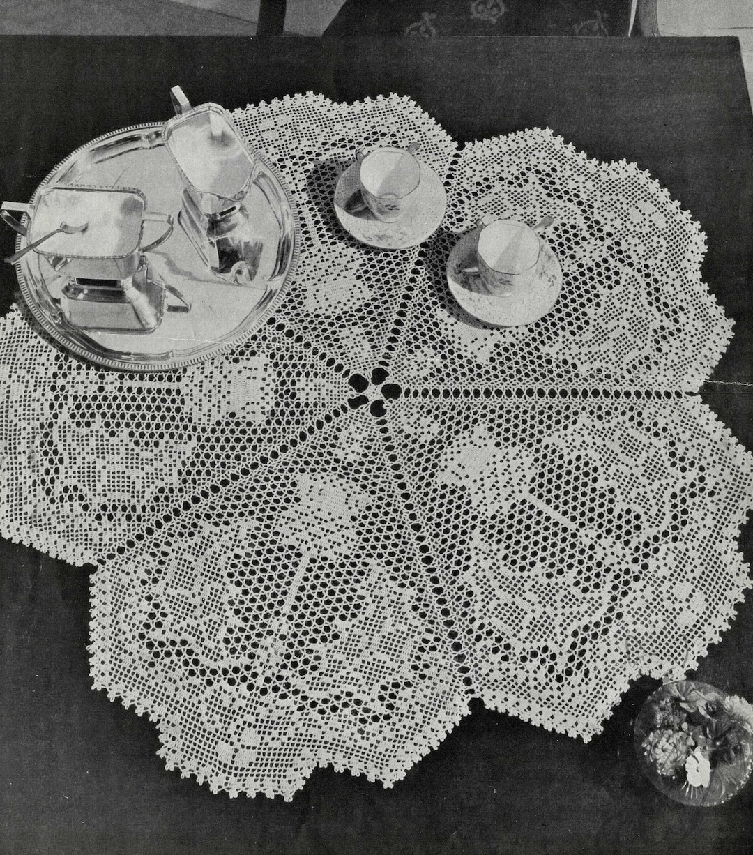 Beautiful Scottish Thistle Pattern Crochet Tea Cloth, Vintage Crochet ...