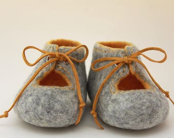 Handmade felted baby shoes and baby booties by LambeliFelt on Etsy