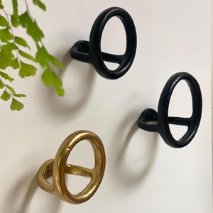 Our New Design! Gorgeous Hand Forged Metal Modern Round Circle Towel ...