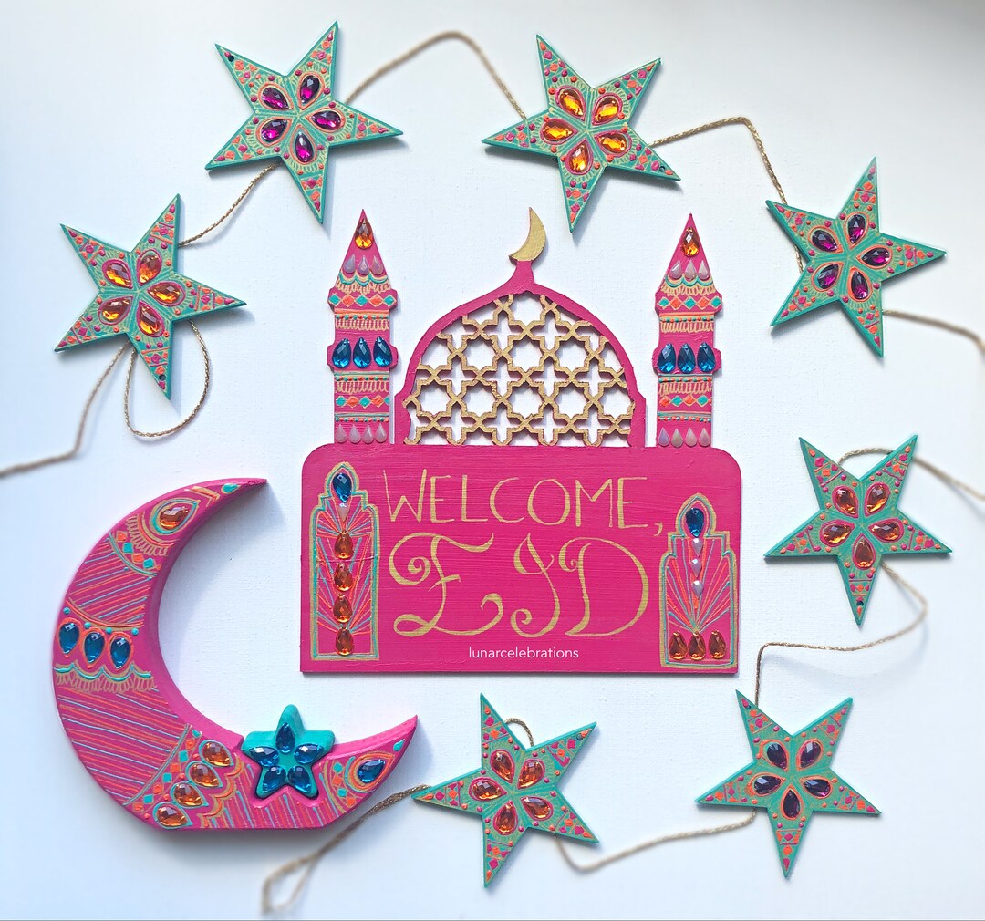 Sunset Ramadan & Eid Welcome Sign With Standing Moon and Hanging Stars ...