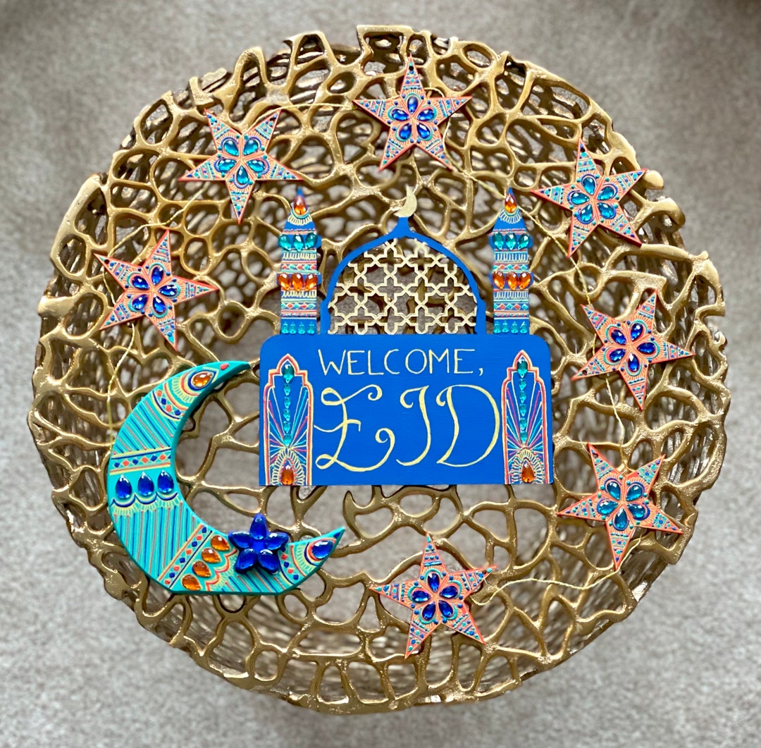Eclipse Ramadan & Eid Welcome Sign With Standing Moon and Hanging Stars ...