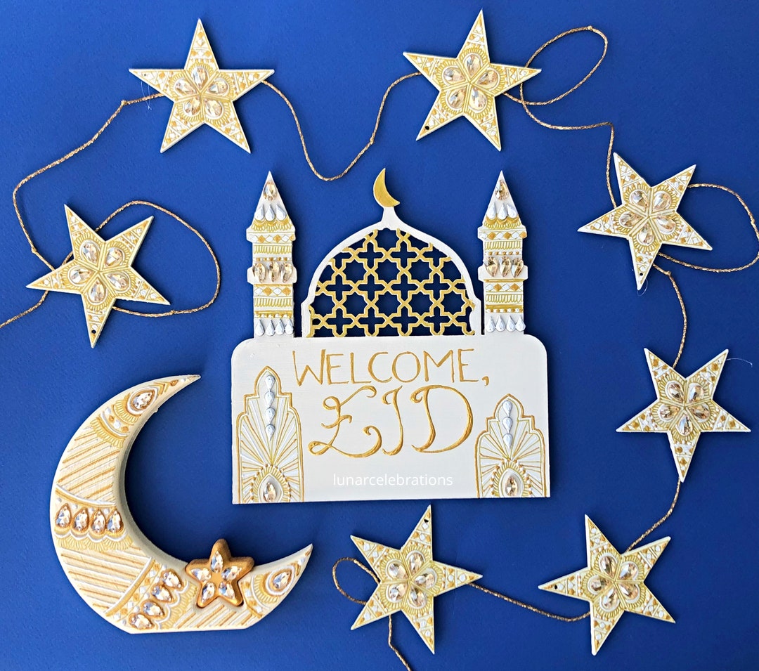 Aurora Ramadan & Eid Welcome Sign With Standing Moon and Hanging Stars ...
