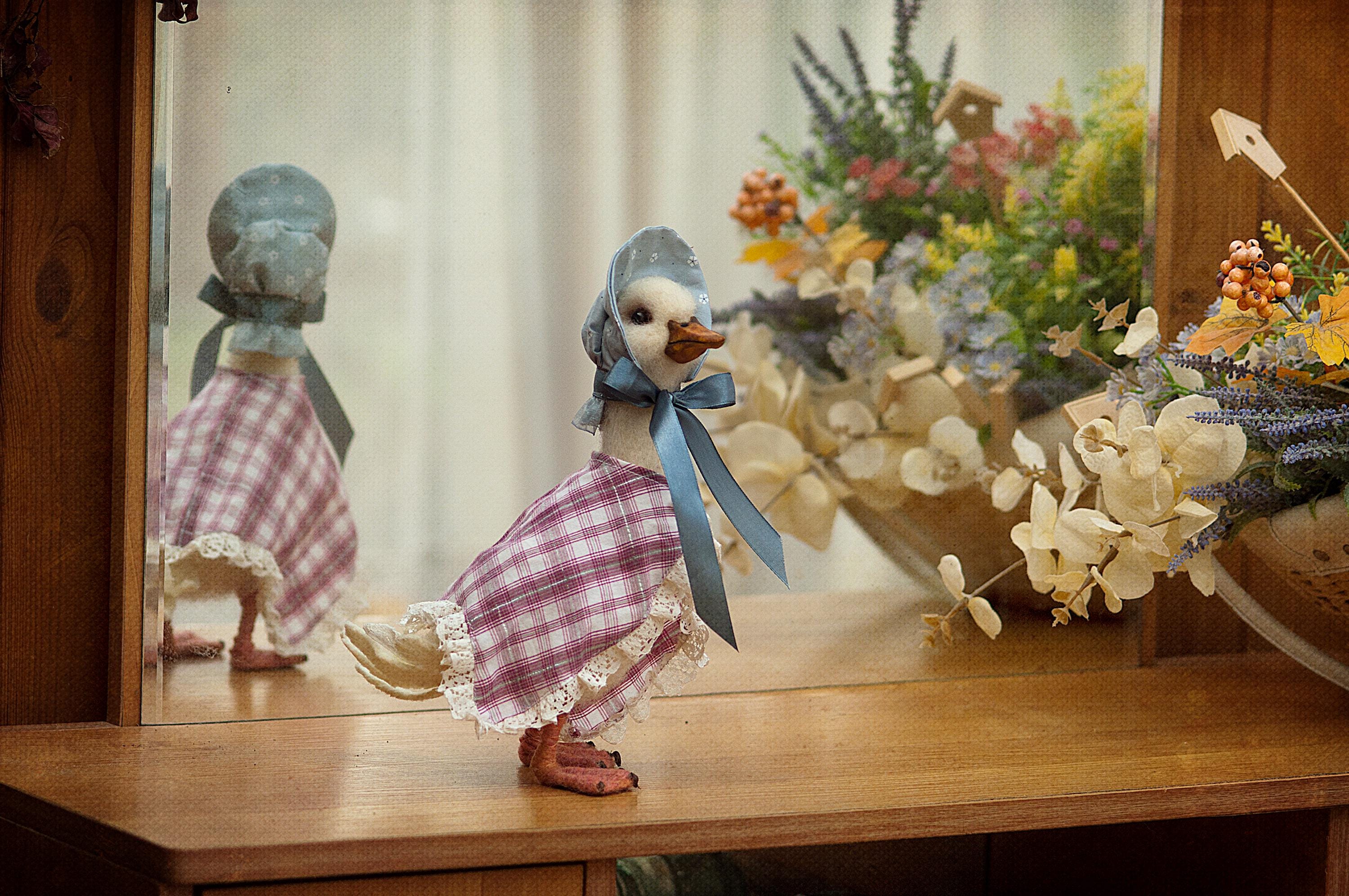 Needle Felted Jemima Puddle-duck ~ Handmade Toy Duck in Cloak & Bonnet ...