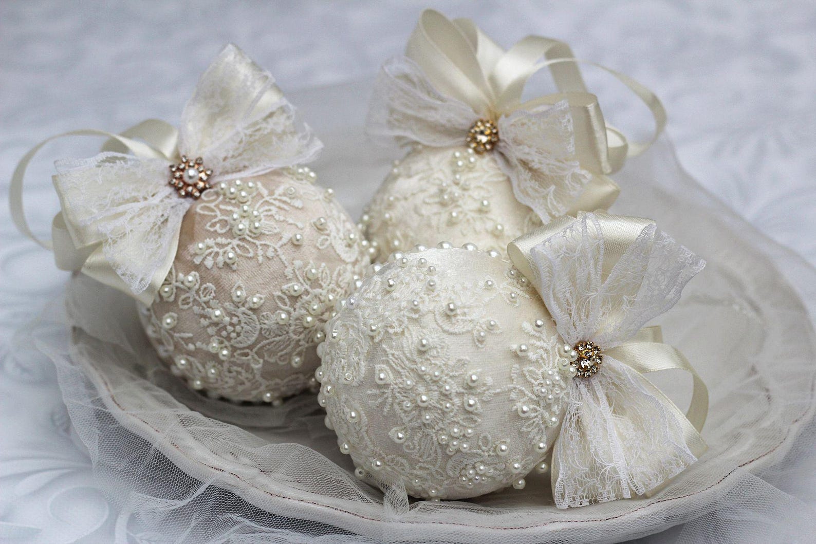 Cream & Ivory Christmas Tree Ornaments With Bows ~ Handmade Christmas ...