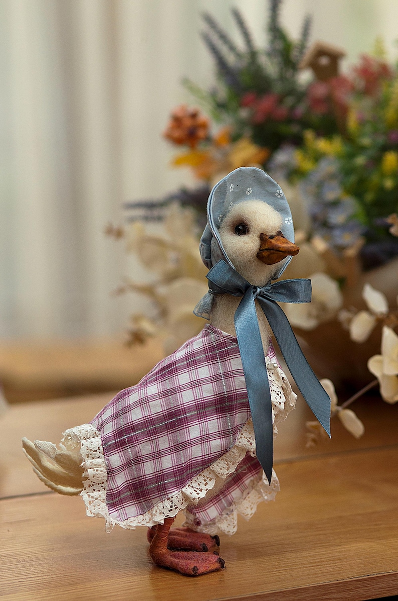 Needle Felted Jemima Puddle-duck ~ Handmade Toy Duck in Cloak & Bonnet ...