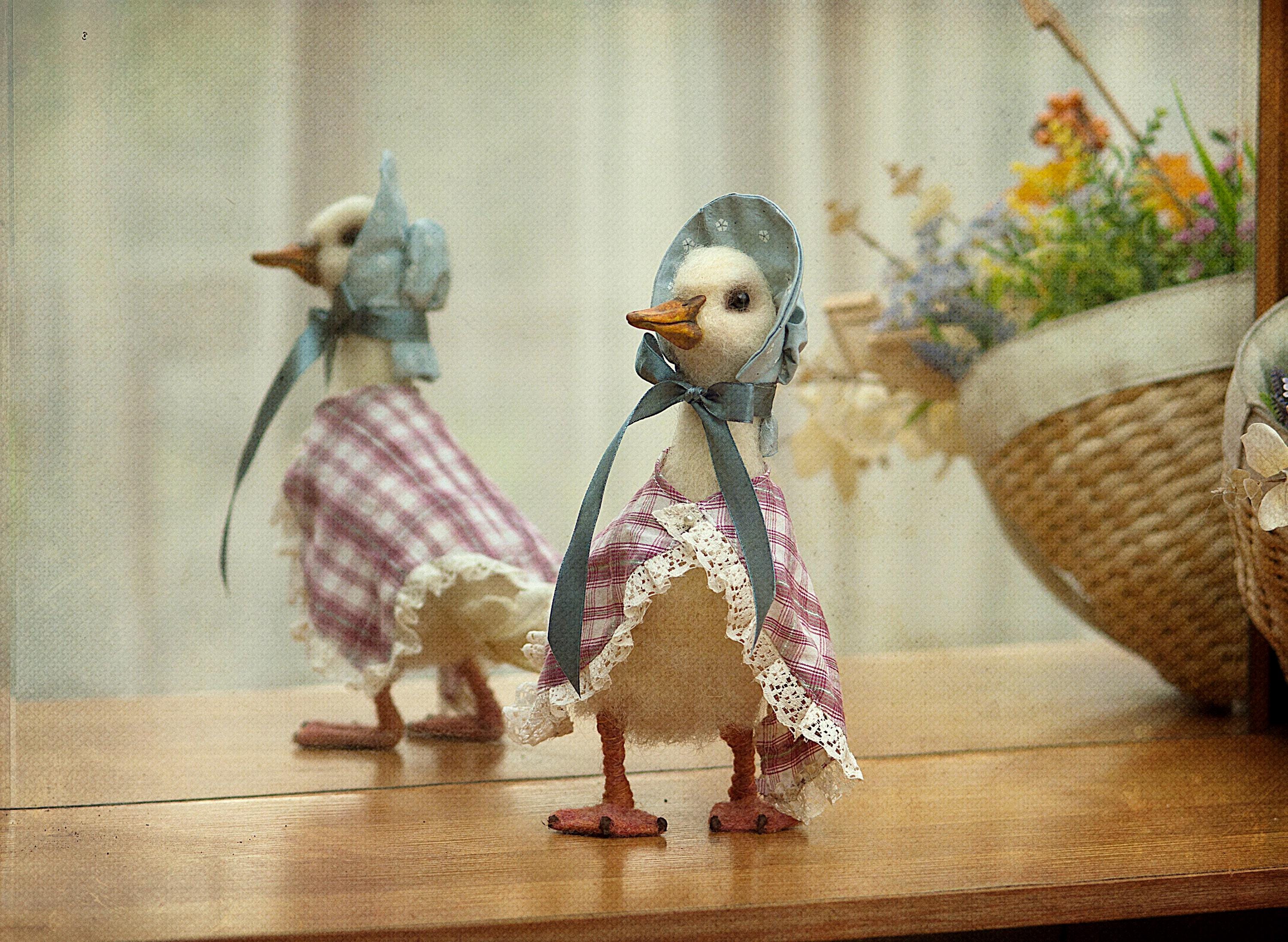 Needle Felted Jemima Puddle-duck ~ Handmade Toy Duck in Cloak & Bonnet ...