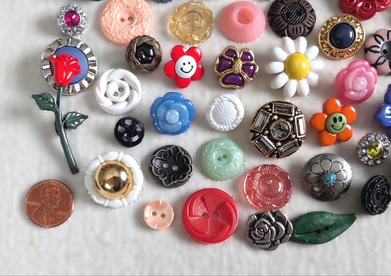 50 Rainbow FLOWER Floral Sewing BUTTONS | Vintage New Novelty Petal ...